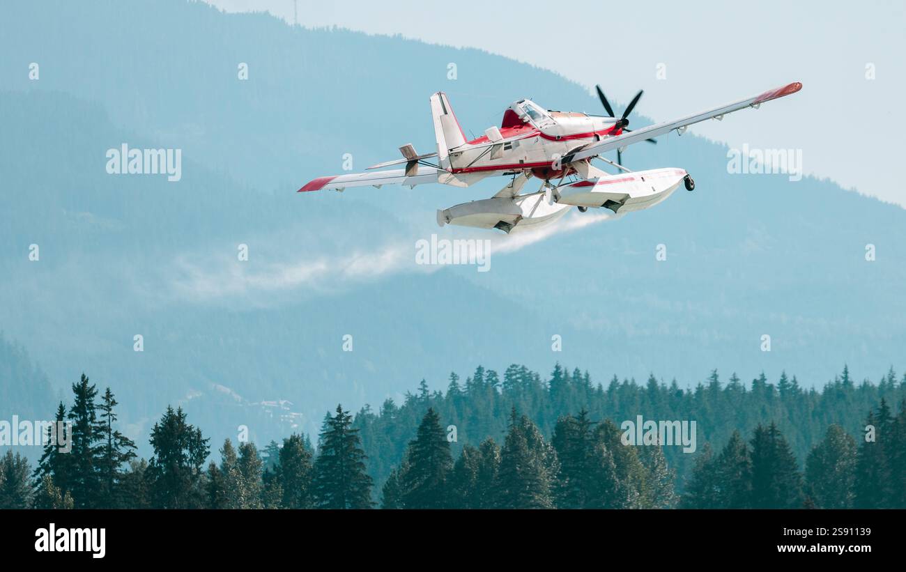 Aerial firefighting plane skims a lake to collect water Stock Photo - Alamy