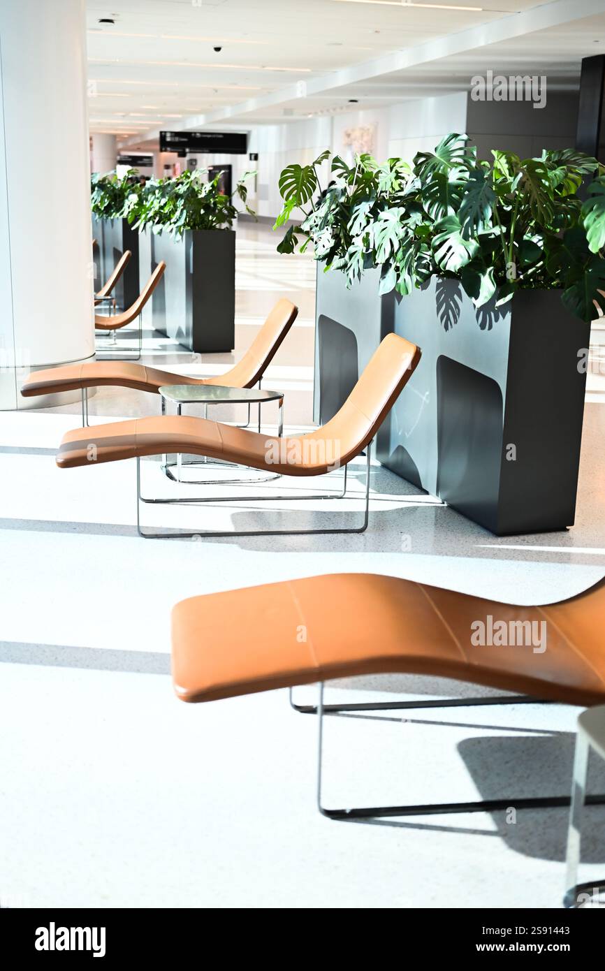 A row of empty lounge chairs in an airport Stock Photo - Alamy