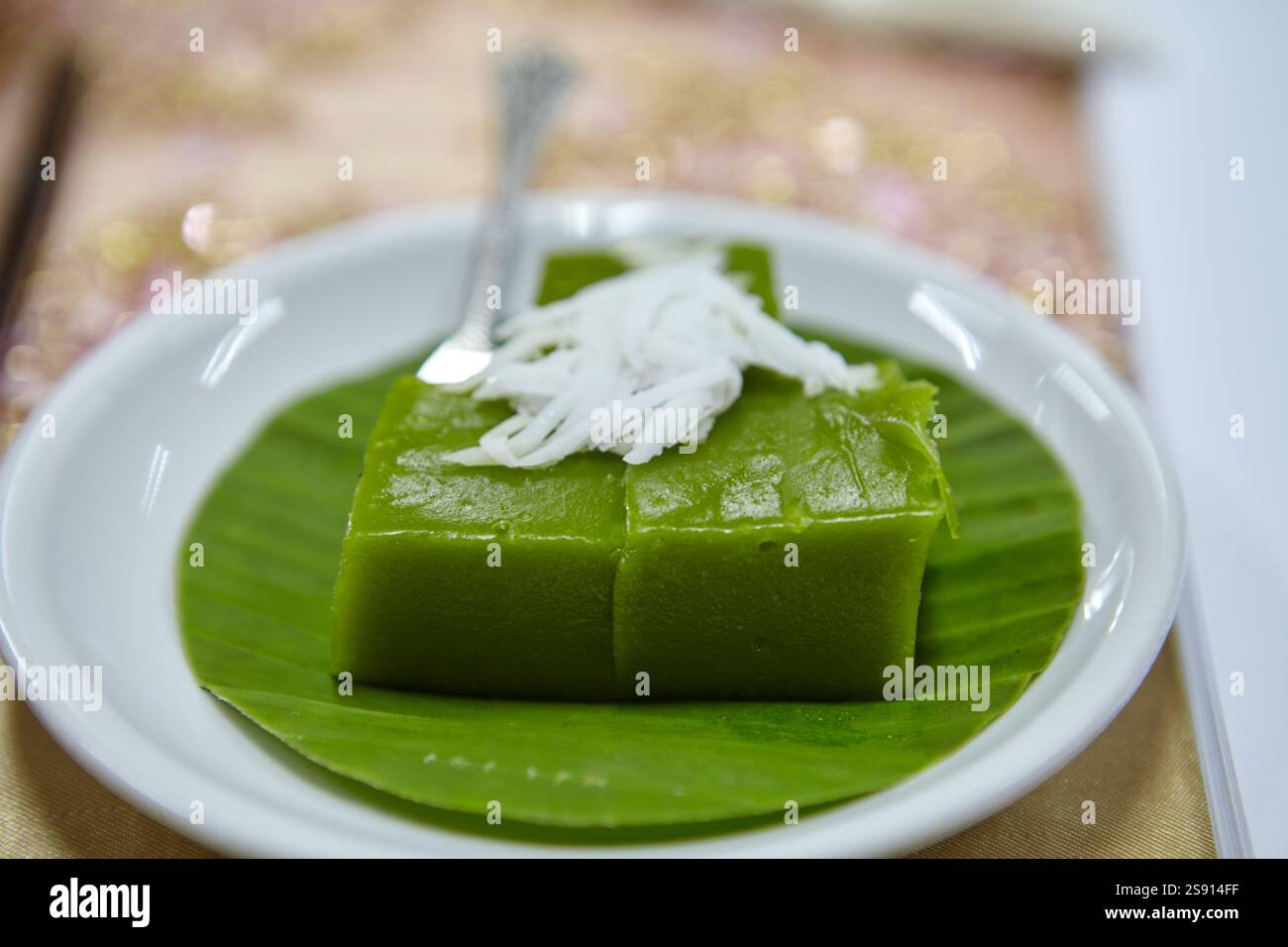 Pandan pudding hi-res stock photography and images - Alamy