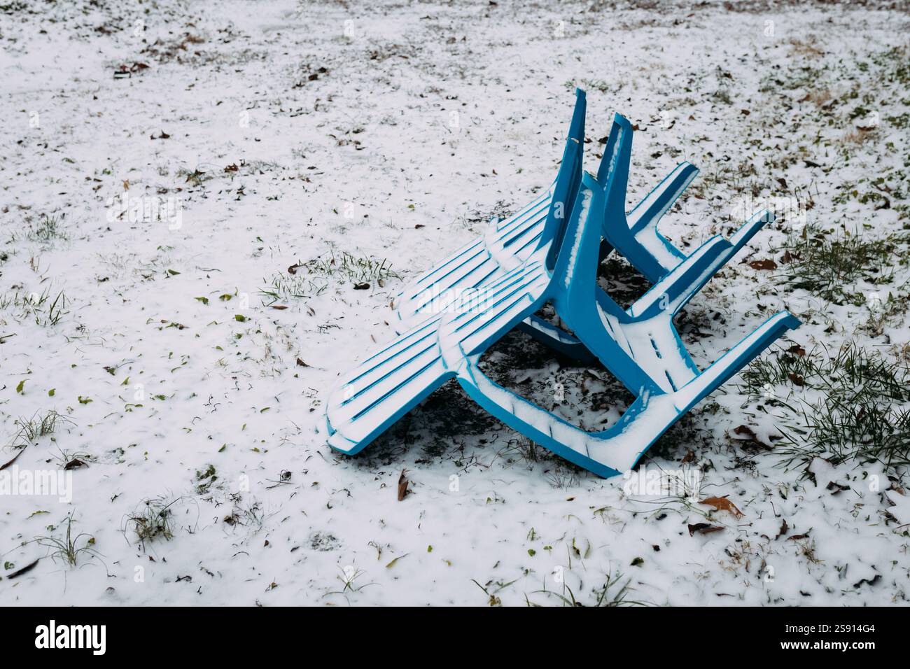 Abandoned lawn chairs in yard covered in snow Stock Photo - Alamy