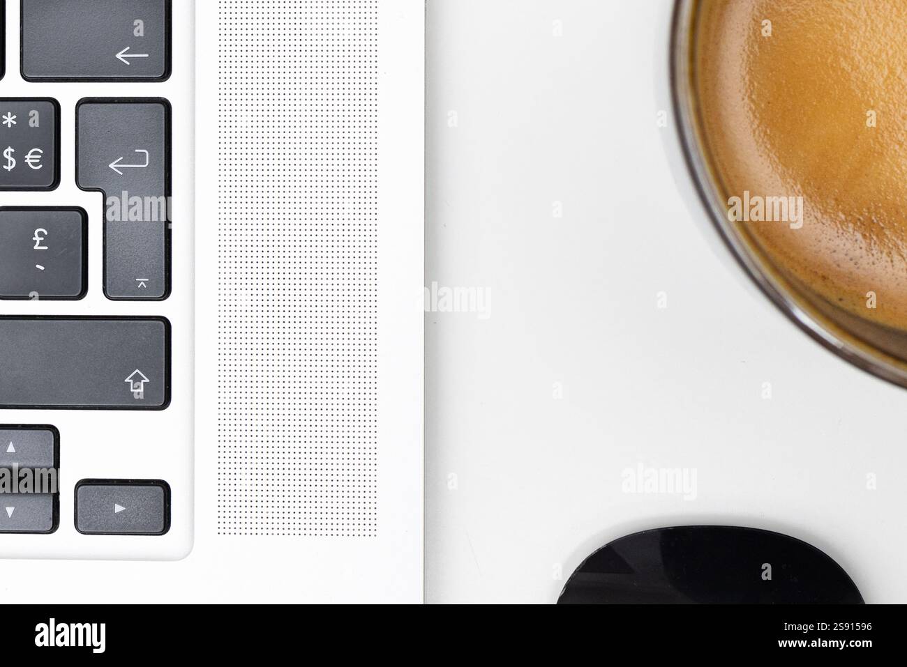 Minimalist smart work desk hi-res stock photography and images - Alamy