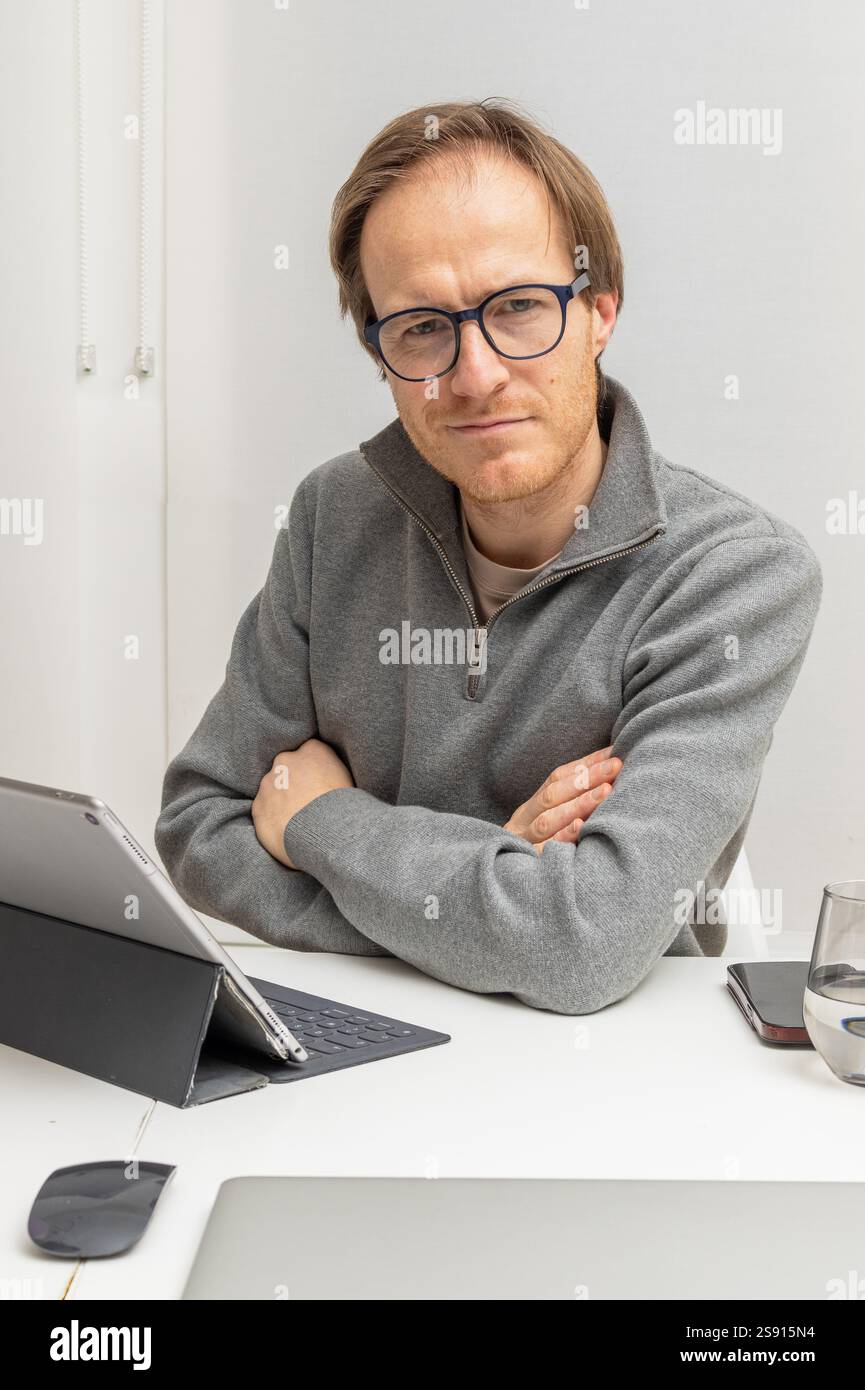 Thinking work businessman laptop hi-res stock photography and images ...