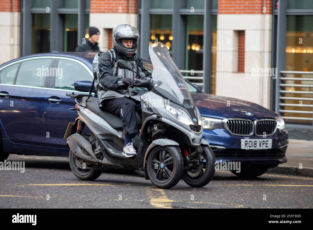 The Piaggio MP3 (Moto Piaggio a 3 ruote, "Piaggio moto with 3 wheels ...