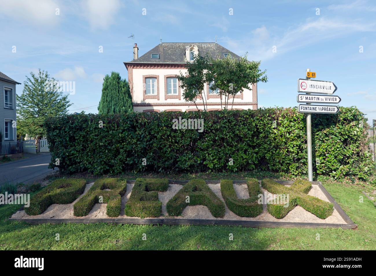 A Box Hedge cut into the word Preaux, near Preaux Village Square ...