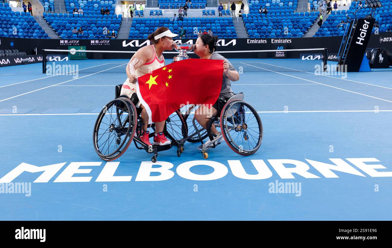 (250124) -- MELBOURNE, Jan. 24, 2025 (Xinhua) -- Wang Ziying/Li Xiaohui ...