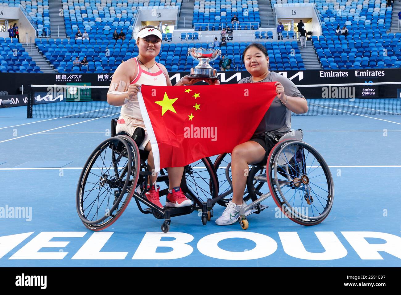 (250124) -- MELBOURNE, Jan. 24, 2025 (Xinhua) -- Wang Ziying/Li Xiaohui ...