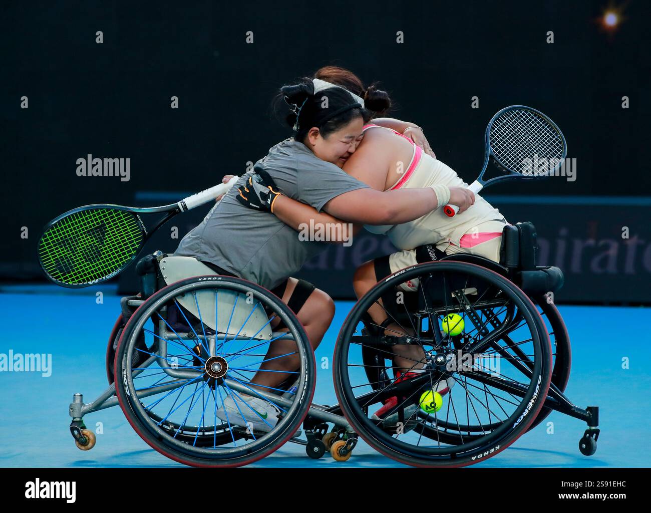 (250124) -- MELBOURNE, Jan. 24, 2025 (Xinhua) -- Wang Ziying/Li Xiaohui ...