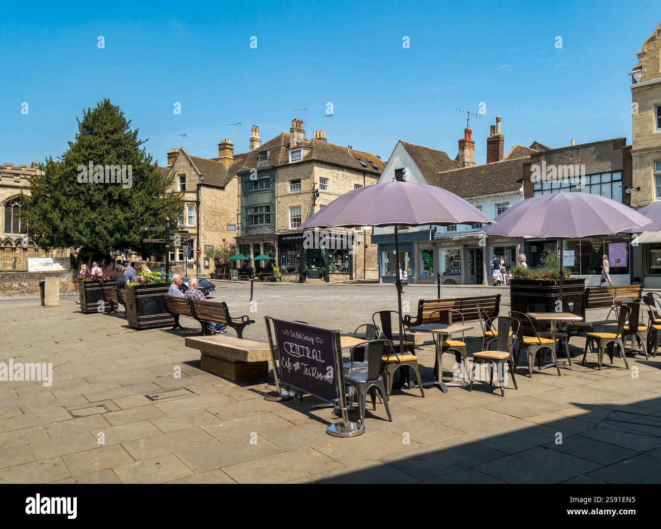 Red Lion Square in Stamford Town Centre with cafe tables and parasols ...