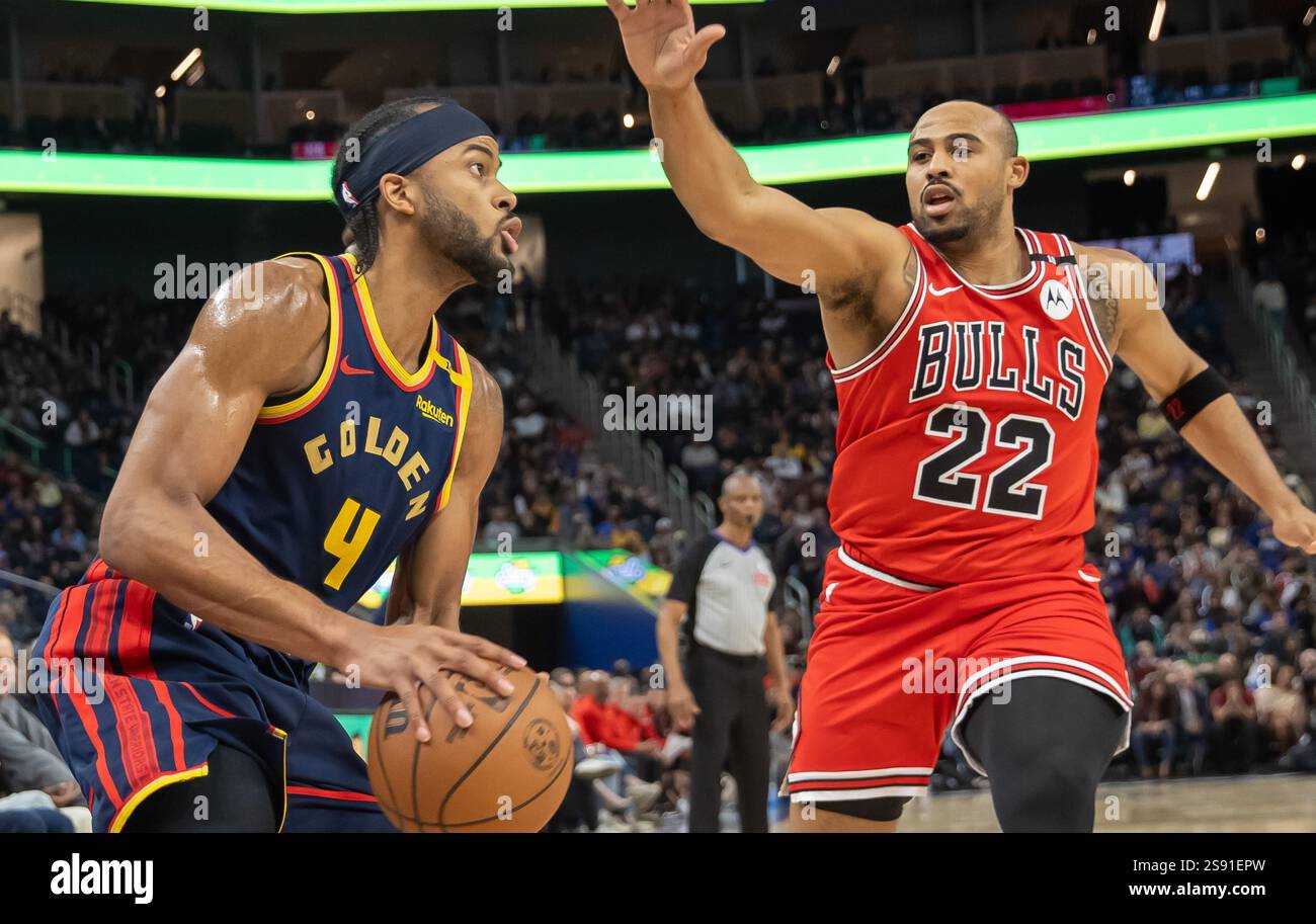 (250124) -- SAN FRANCISCO, Jan. 24, 2025 (Xinhua) -- Moses Moody (L) of ...