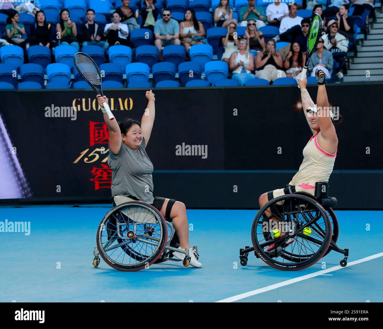 (250124) -- MELBOURNE, Jan. 24, 2025 (Xinhua) -- Wang Ziying/Li Xiaohui ...