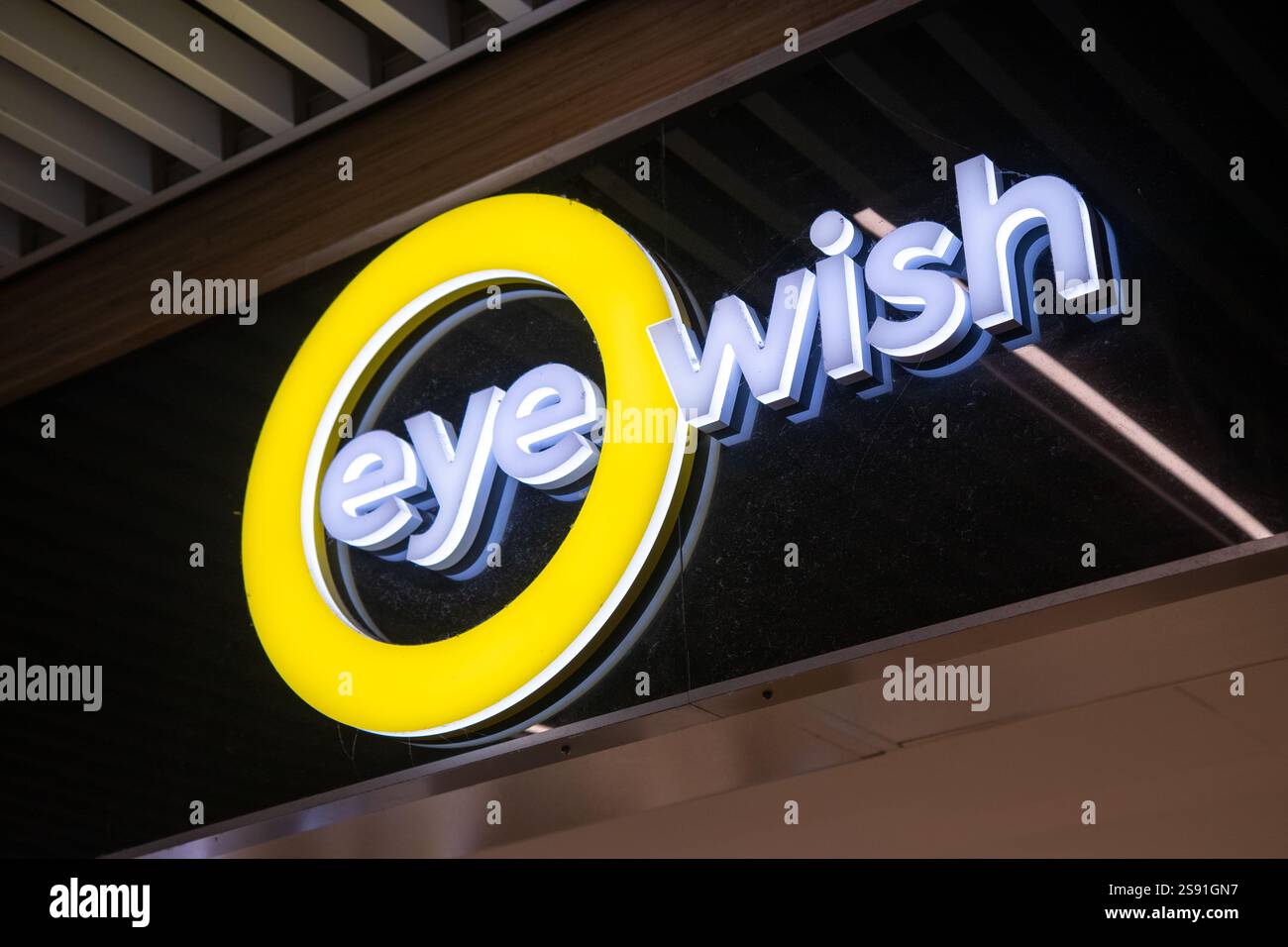 Eye wish Opticien store logo Stock Photo - Alamy