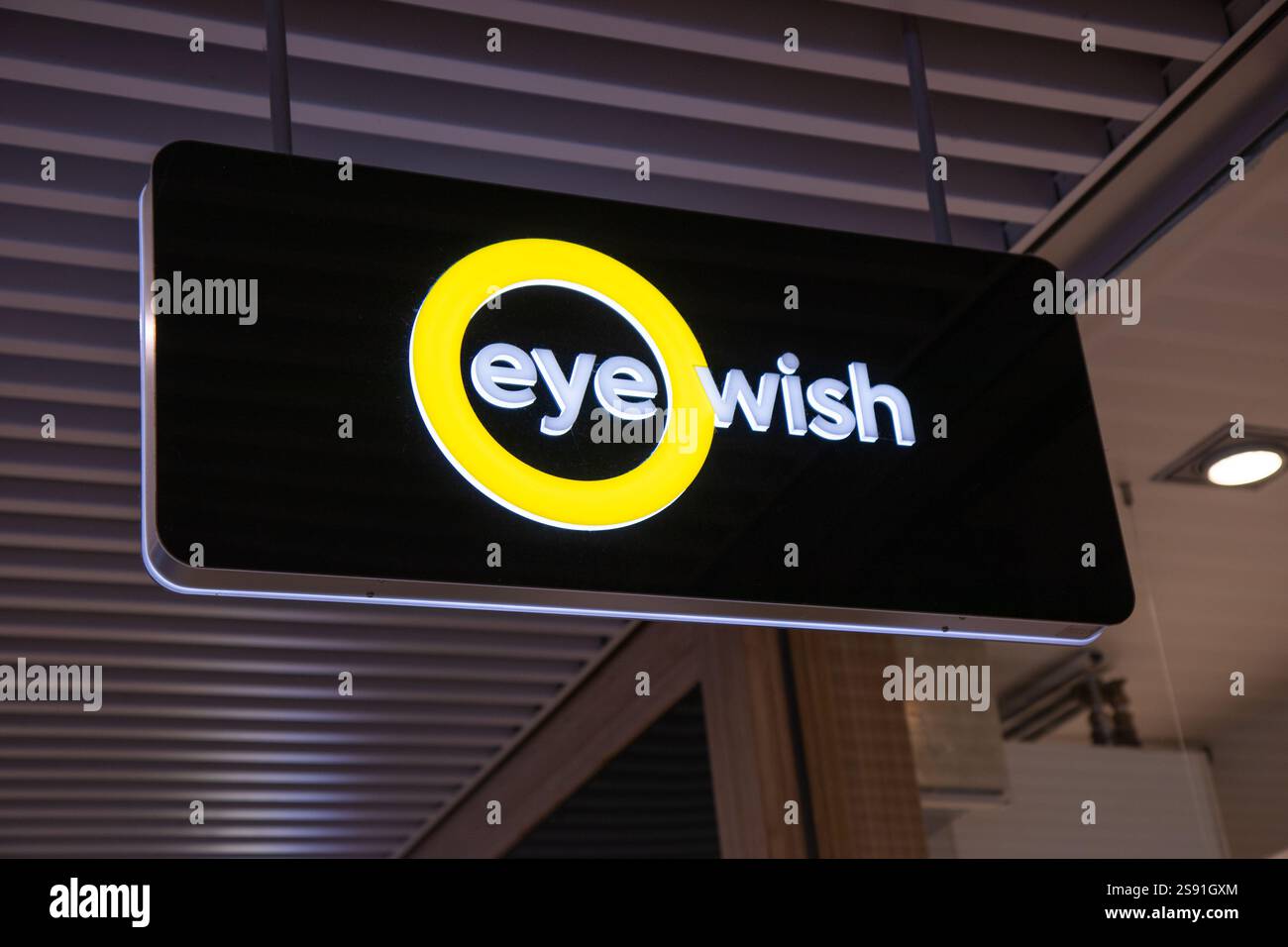 Eye wish Opticien store logo Stock Photo - Alamy