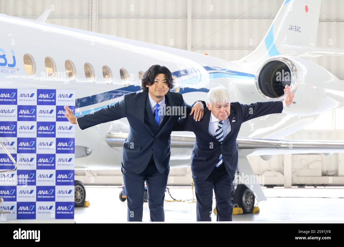 January 24, 2025, Tokyo, Japan - Major League Baseball's Chicago Cubs pitcher Shota Imanaga (L ...