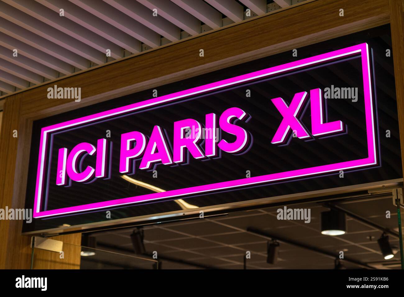ICI Paris XL store Logo Stock Photo - Alamy