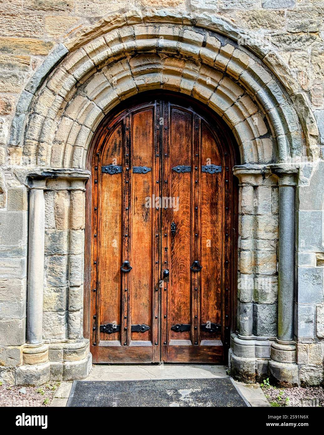 Castle Door Curved Arch Stonework Church Stock Photo - Alamy