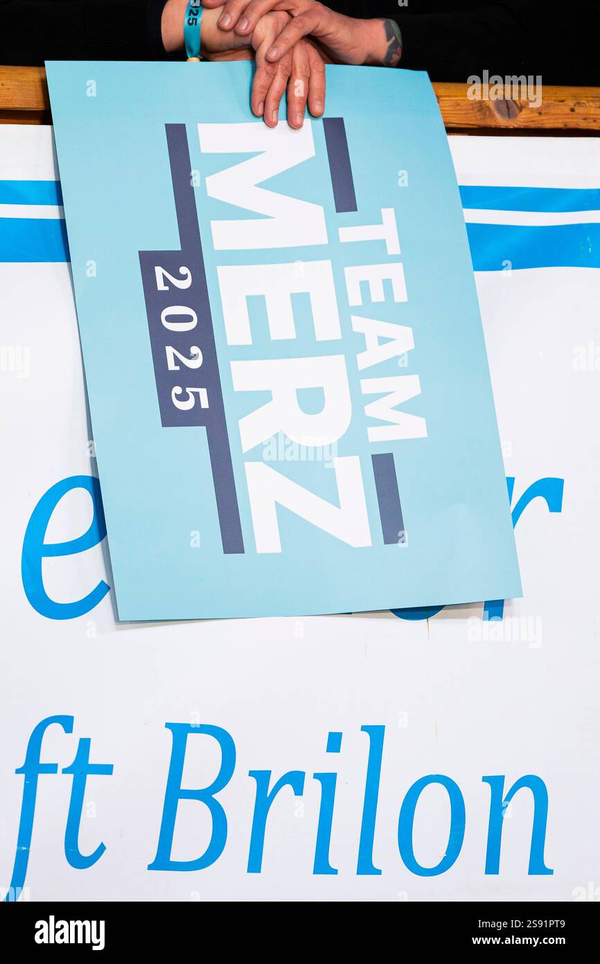 19.01.2025 - Plakate mit der Aufschrift TEAM MERZ 2025 der Christlich ...