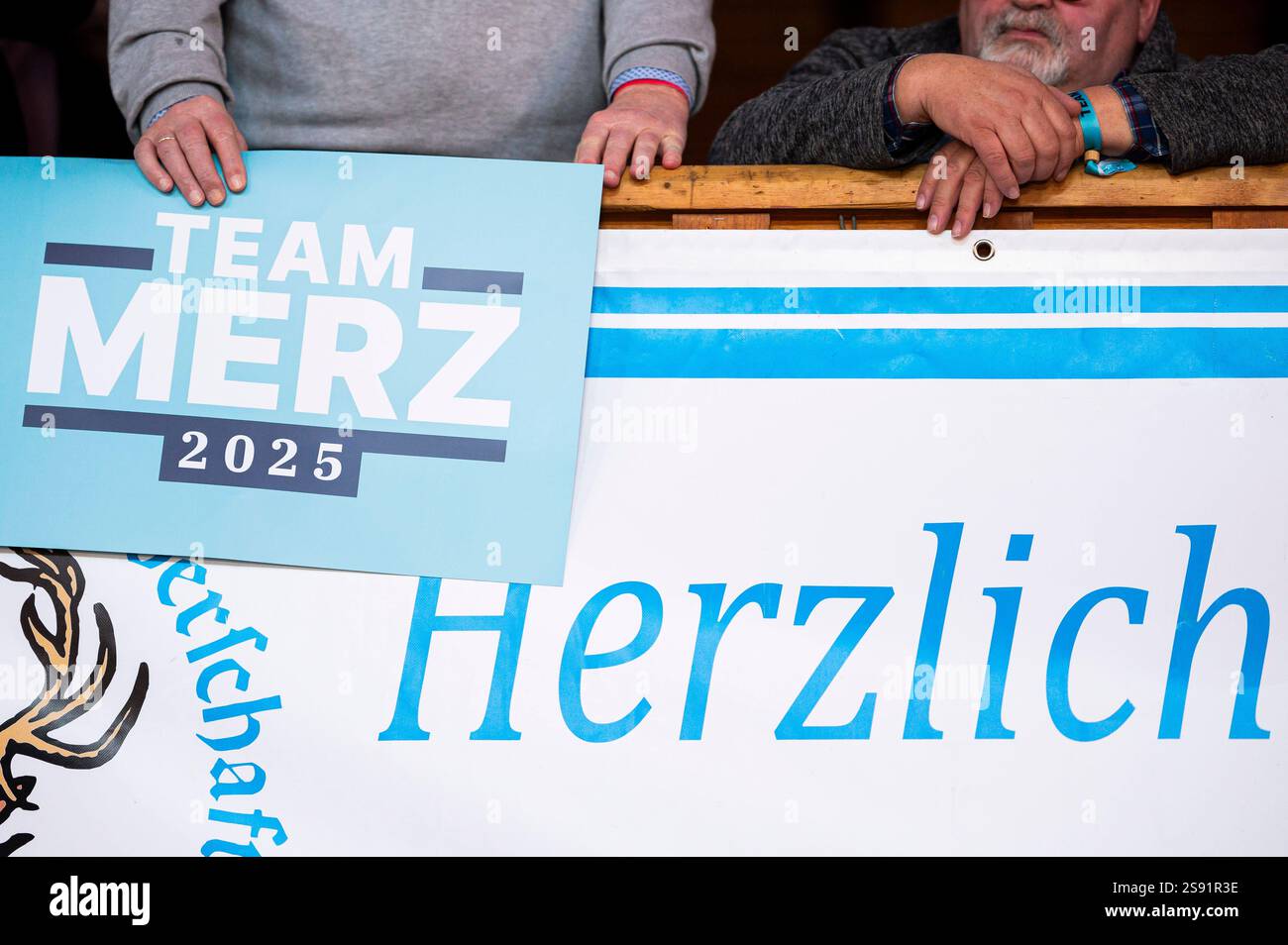 19.01.2025 - Plakate mit der Aufschrift TEAM MERZ 2025 der Christlich ...