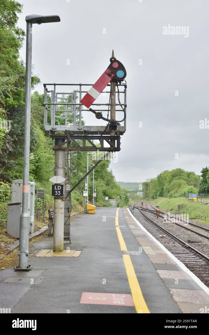 GWR lower quadrant signal in the "off" position on the down platform at ...