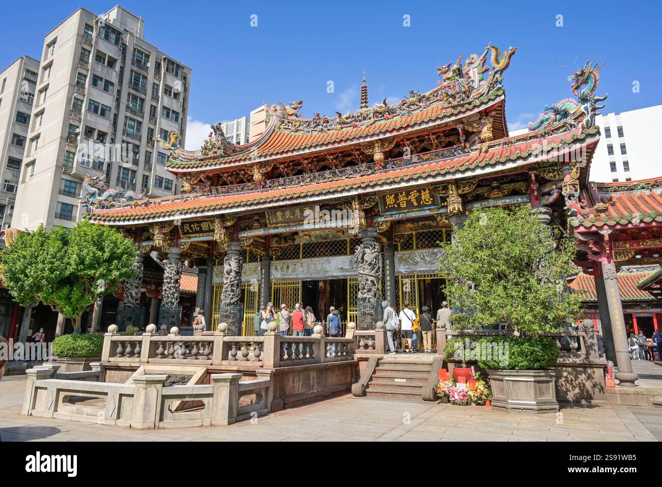 Mengjia Longshan-Tempel, Guangzhou Street, Taipeh, Taiwan *** Mengjia ...