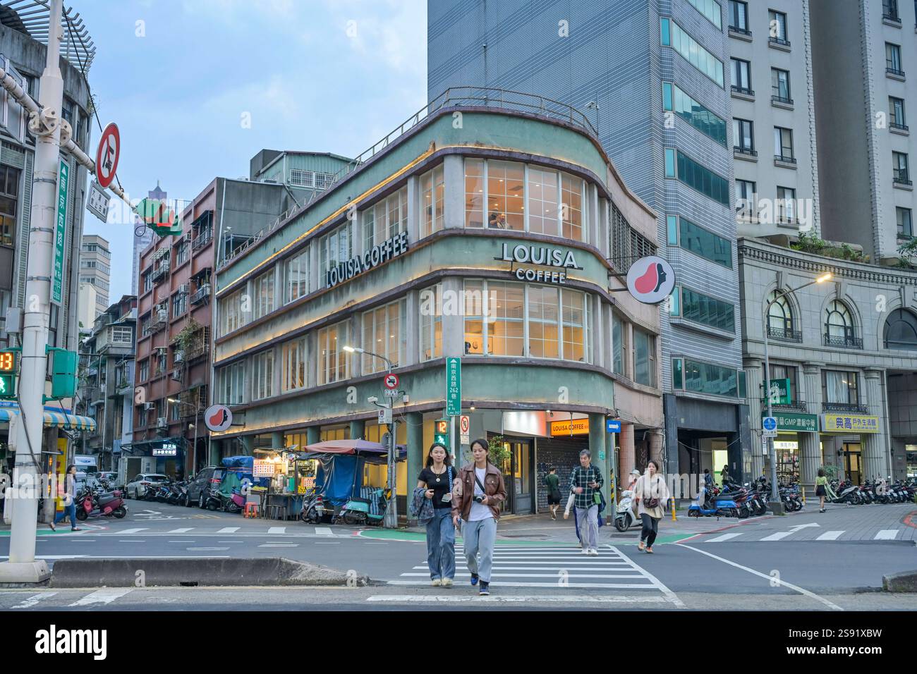 Louisa Coffee, Jiancheng Circle, Nanjing Road, Taipeh, Taiwan ...