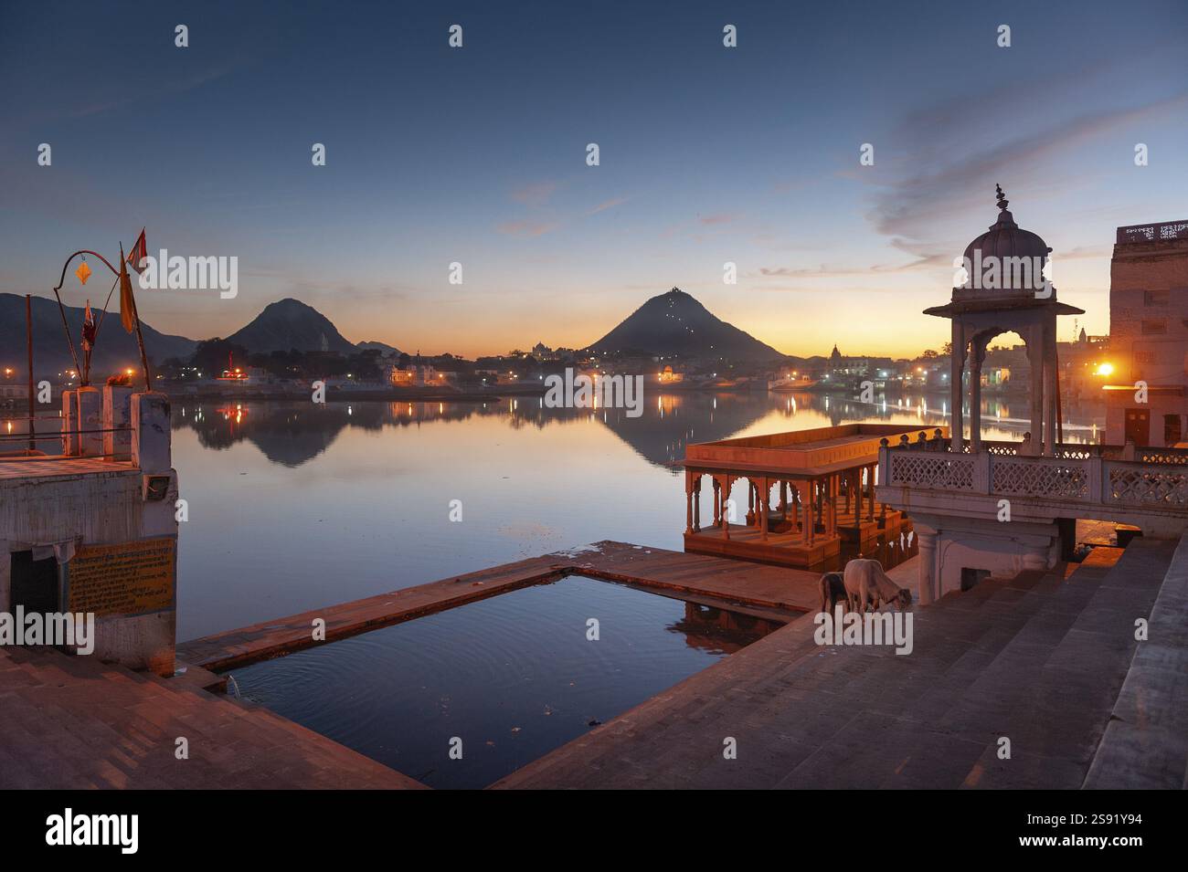 Old town of Pushkar at the holy Pushkar Lake, Rajasthan, India, Asia ...