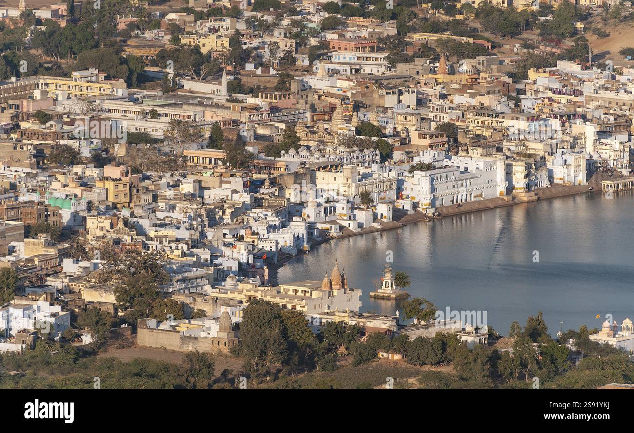 View of the old town of Pushkar on the sacred Pushkar Lake, Rajasthan ...
