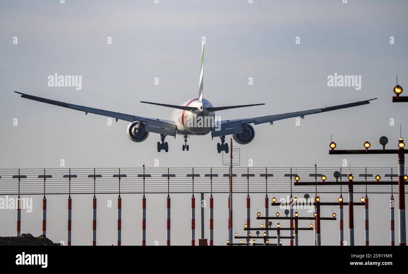 Emirates Boeing 777, aircraft approaching the main runway south, 05R ...