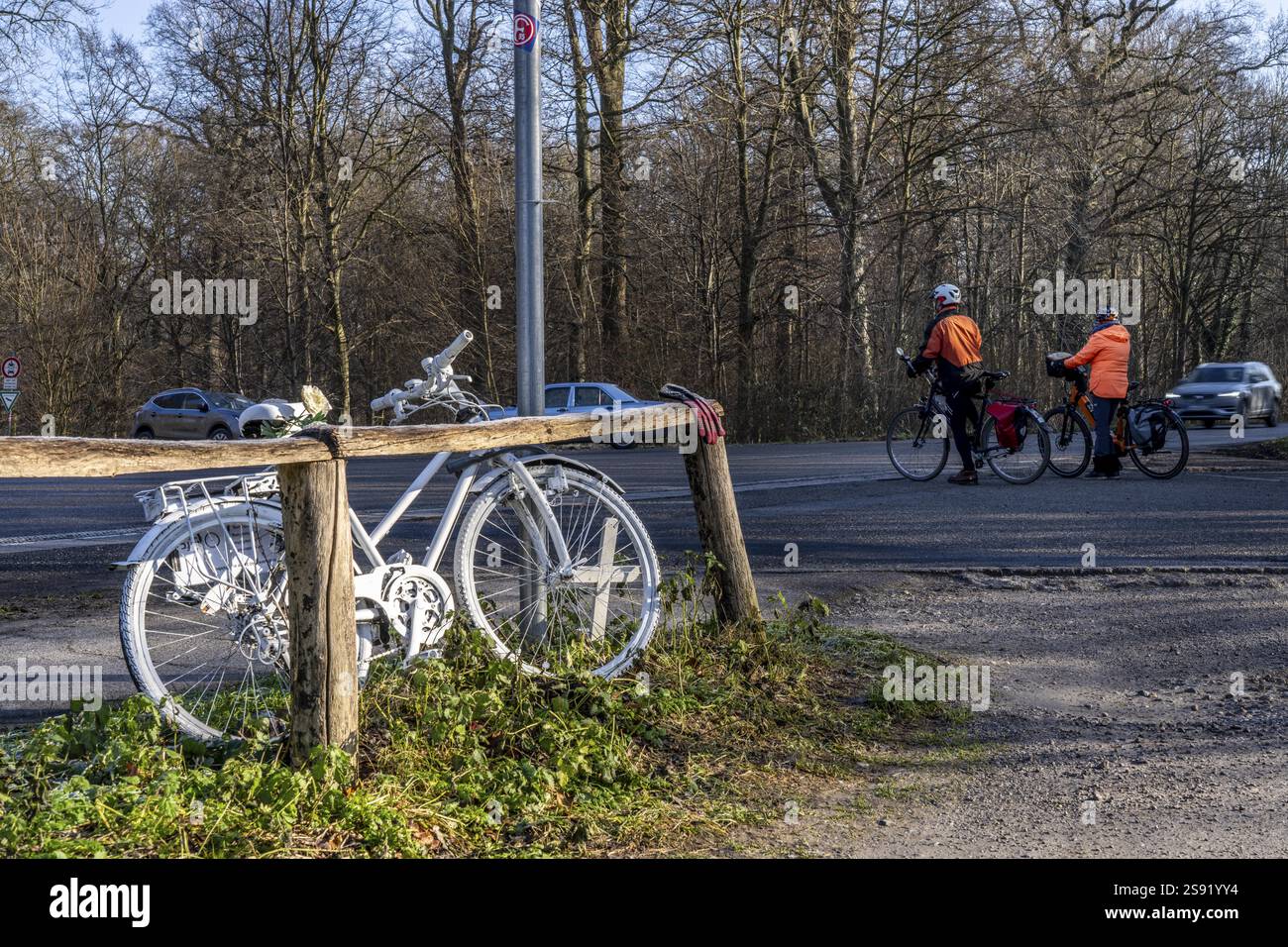 Ghost bike on Kalkumer Schlossallee in Duesseldorf-Kalkum, where a ...