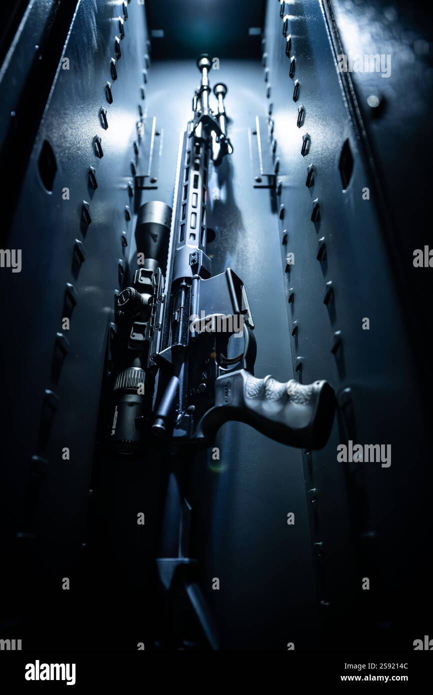 Ein halbautomatisches AR-15 Gewehr im Kaliber .223 Remington steht in ...