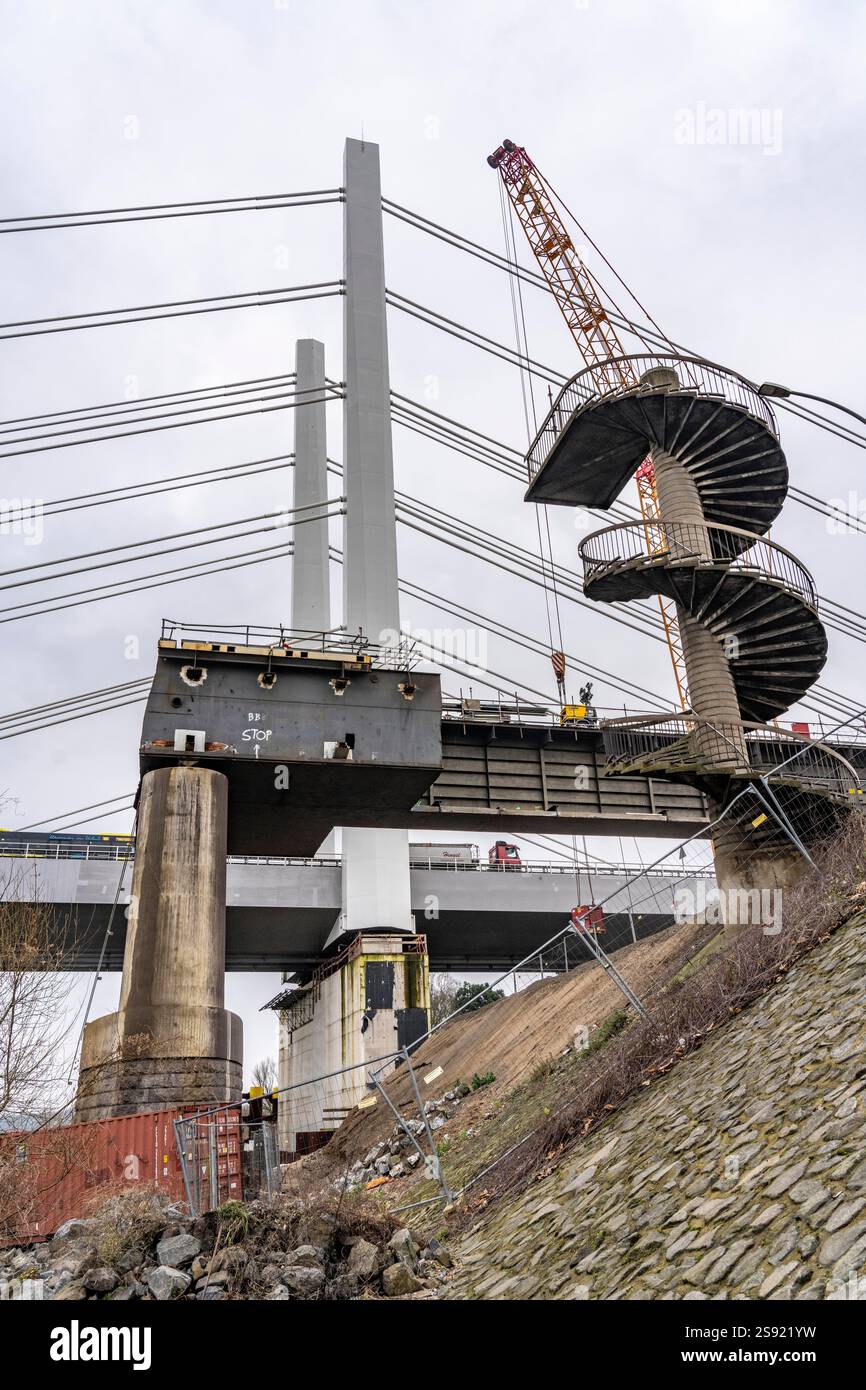 Demolition of the old Neuenkamp Rhine bridge, the A40 motorway, behind ...
