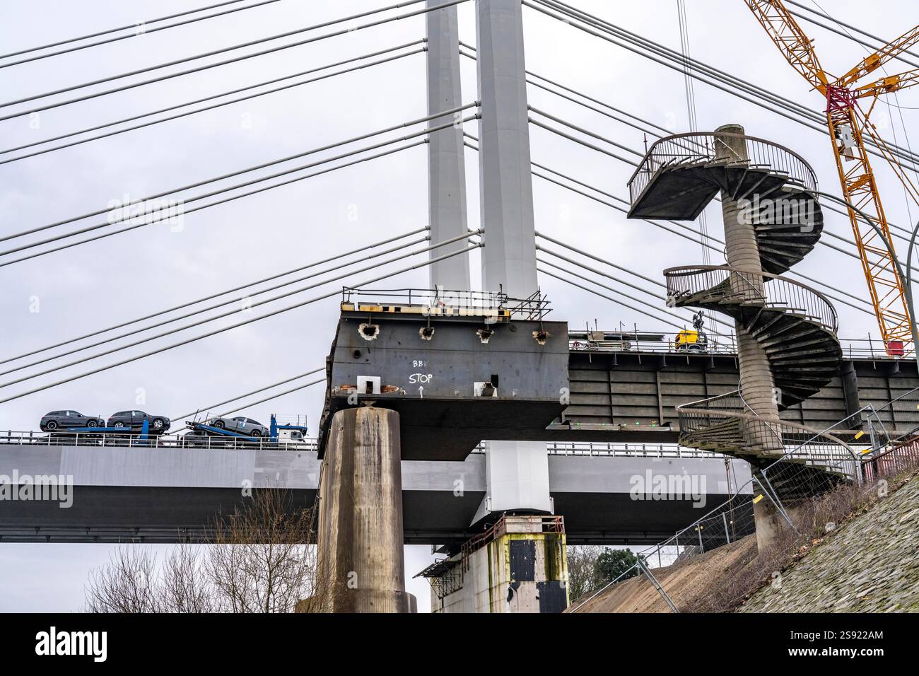 Demolition of the old Neuenkamp Rhine bridge, the A40 motorway, behind ...
