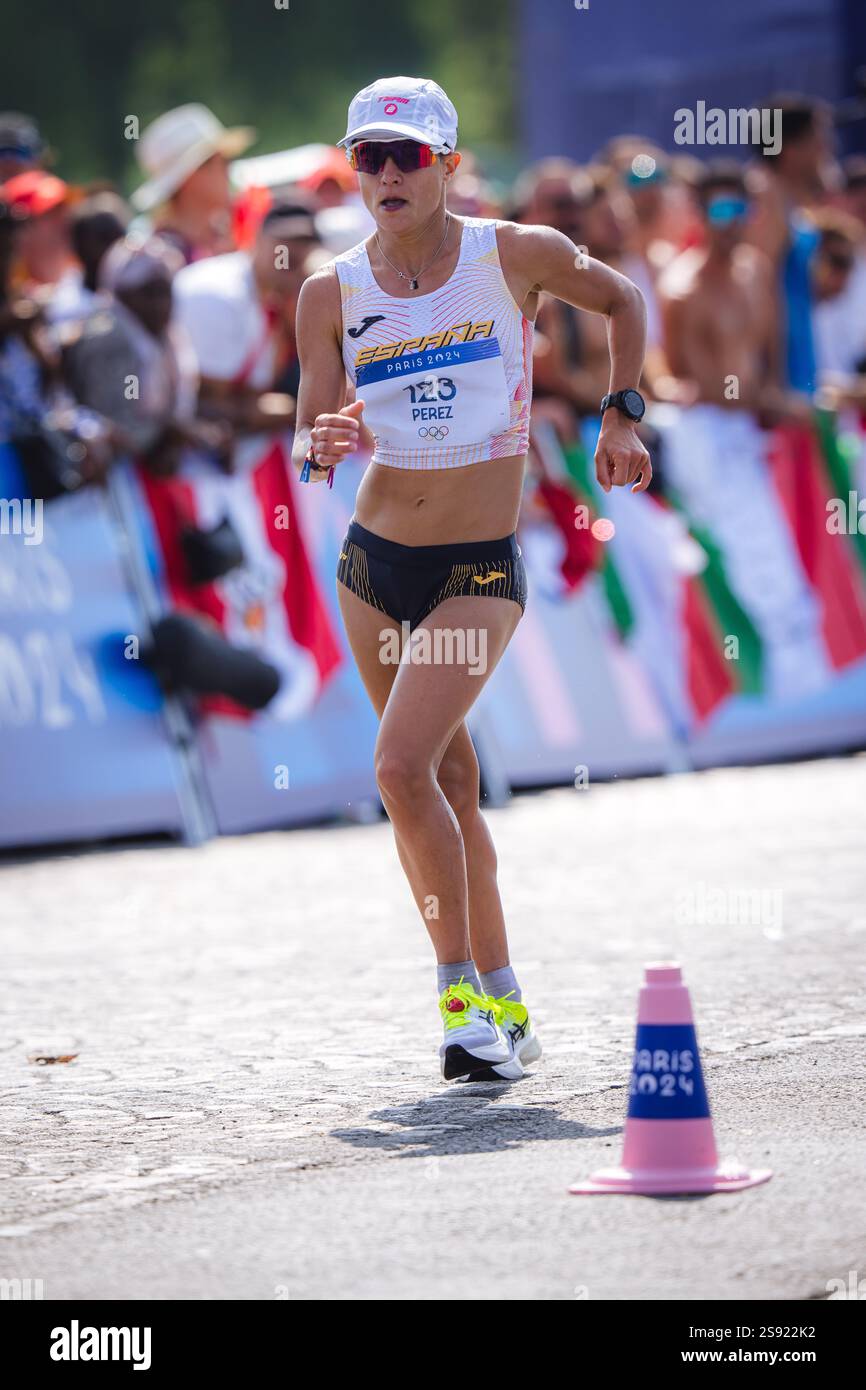 Maria Perez participating in the 20 Kilometer Race Walk at the Paris ...