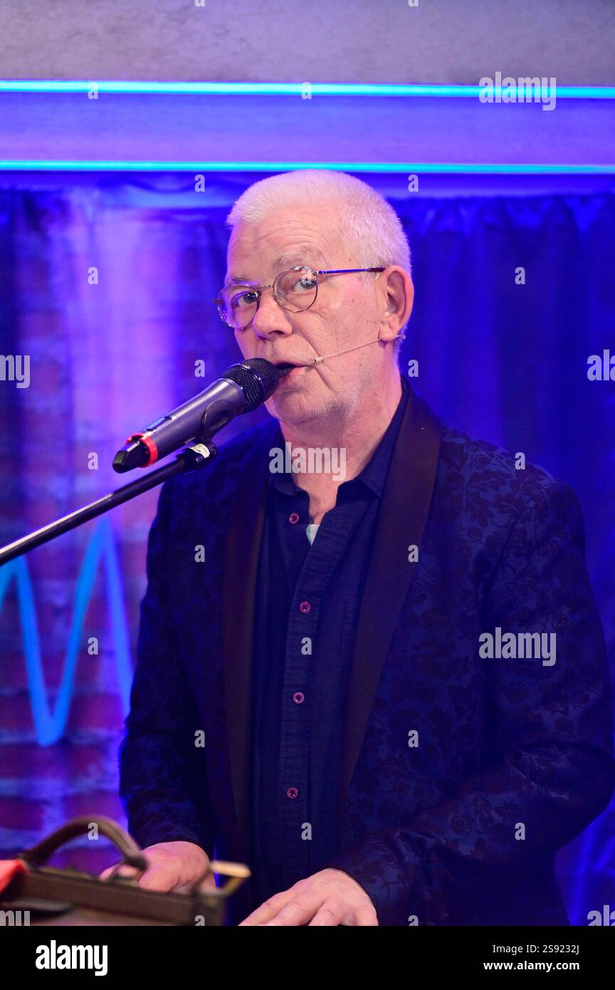 Jes Holtso in der MyTVplus TV Show Linda Total in der Meierei. Radebeul ...