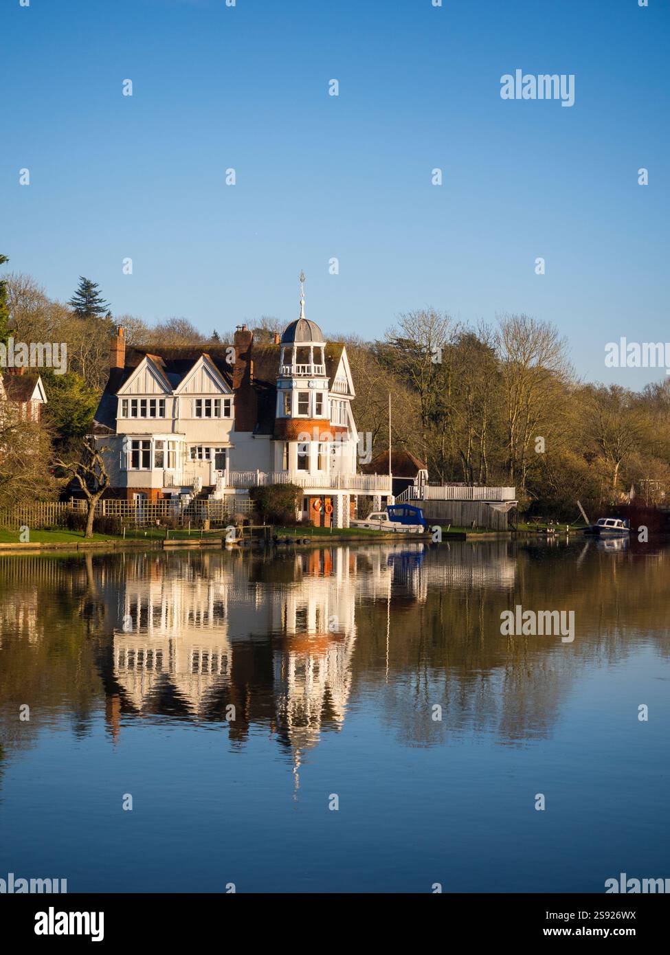 Luxury Riverside House, Caversham, River Thames, Reading, Berkshire ...
