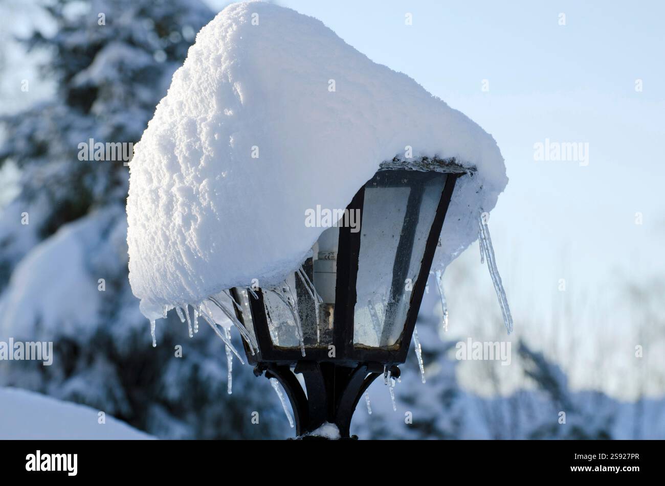 Crisp snow hi-res stock photography and images - Alamy