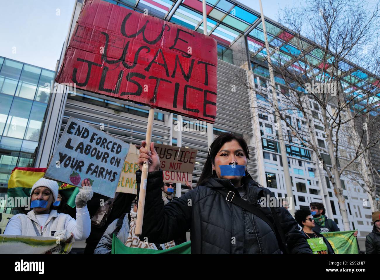 Migrant land workers protesting outside the Home Office in London call ...
