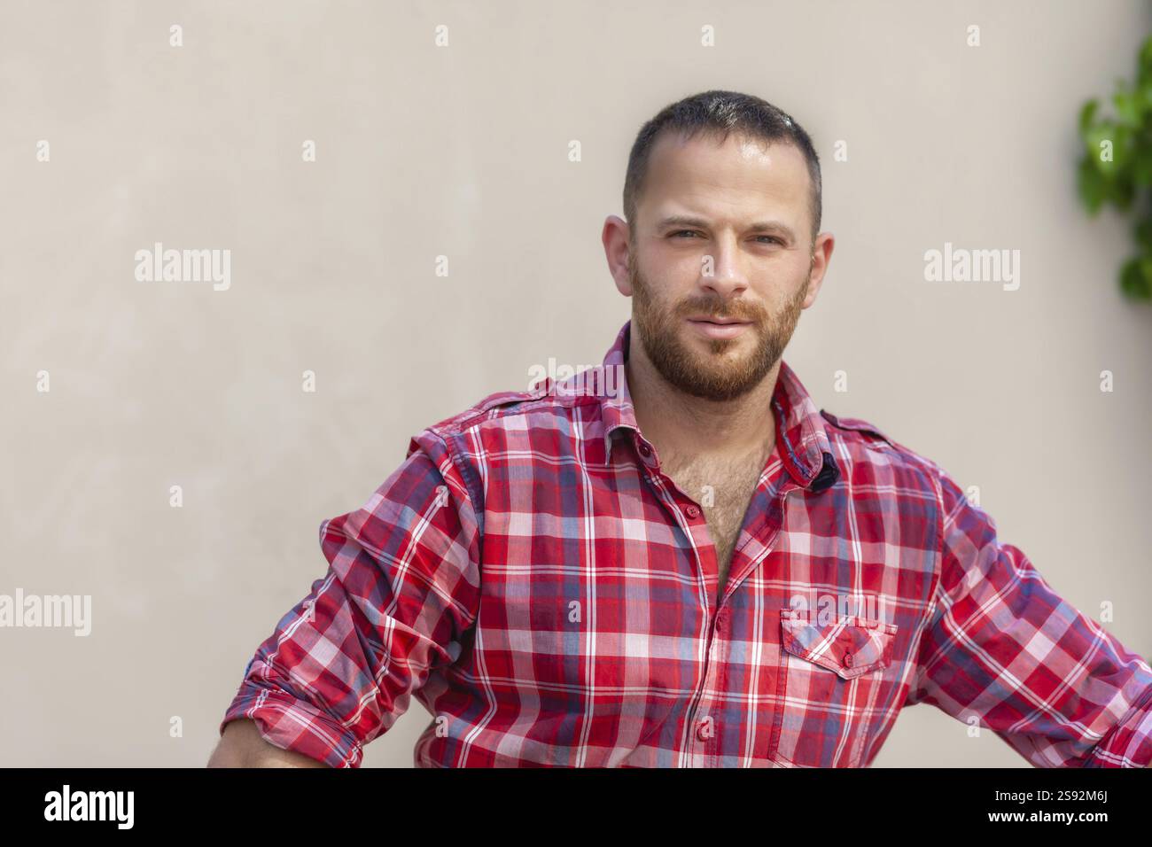 Young good looking bearded man hi-res stock photography and images - Alamy