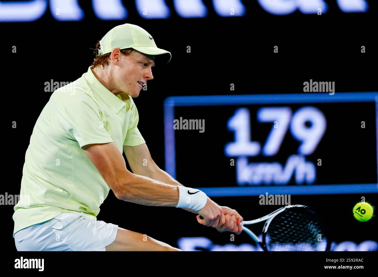 (250124) -- MELBOURNE, Jan. 24, 2025 (Xinhua) -- Jannik Sinner hits a return during the men's ...