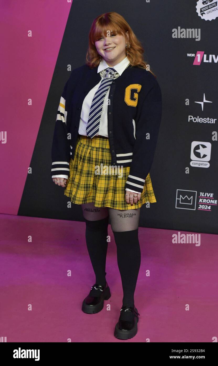 Loi Sängerin 12/24 thg Loi auf dem Roten Teppich zur Verleihung der ...