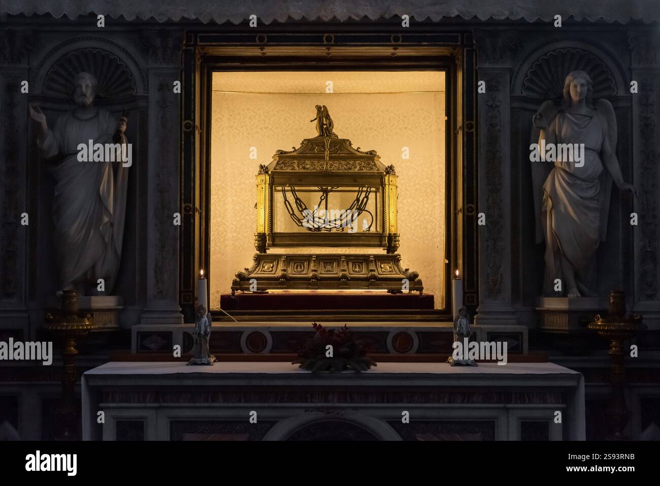 Chain Relic, San Pietro in Vincoli, Rome, Italy Stock Photo - Alamy