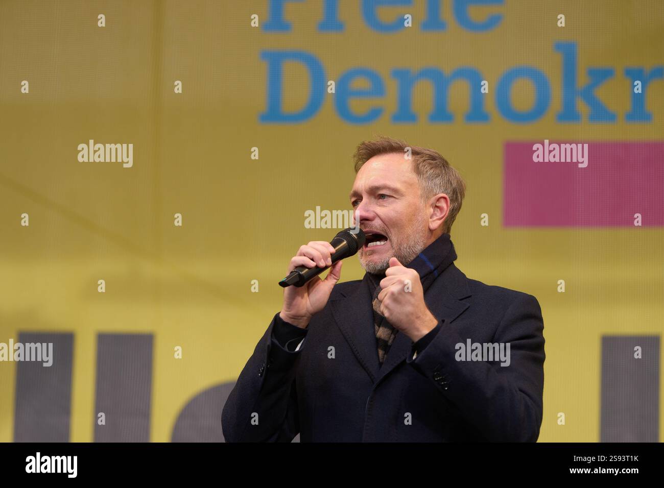 24 January 2025, Rhineland-Palatinate, Trier: The FDP's top candidate ...