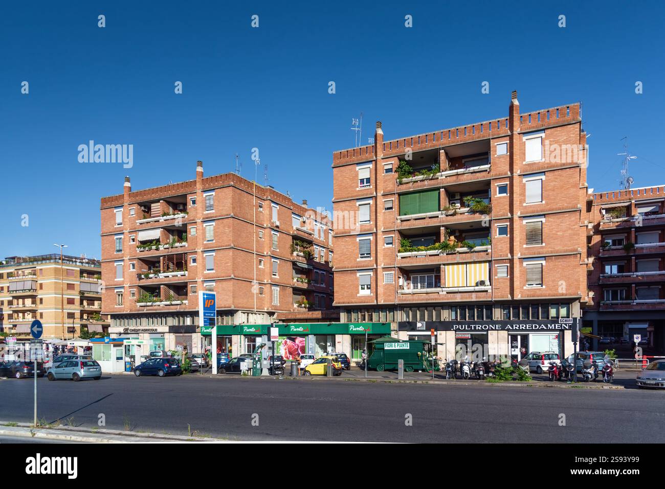 Residential building in rome hi-res stock photography and images - Alamy