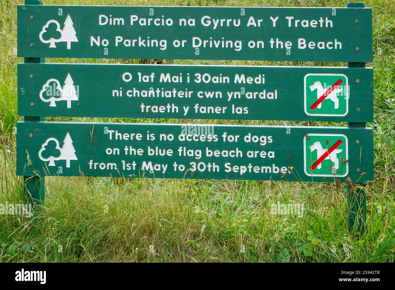 Sign in Welsh and English restricting dog access at Newborough Warren ...