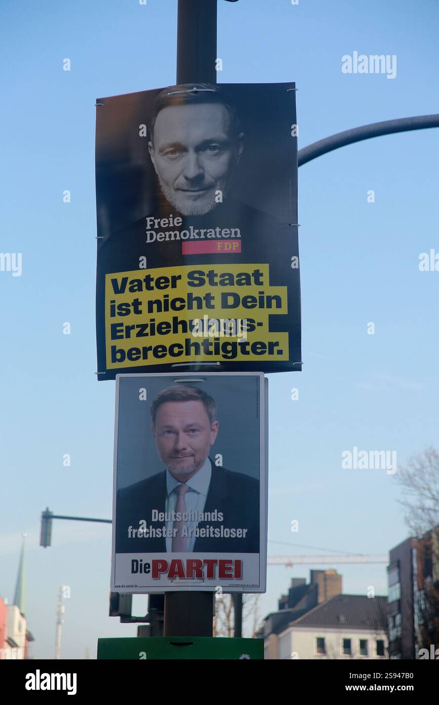 2101.2025 Dortmund, Die Parteien haben ihre Plakataktionen begonnen. Plakate der FDP und der ...