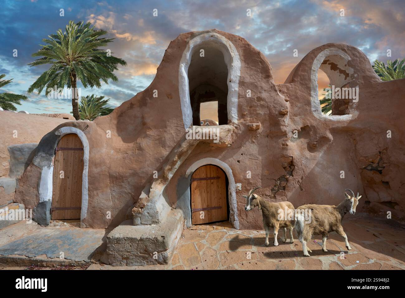 Ksar Hedada, Tunisia, Fortified Berber Ghorfa vaulted food Storage ...