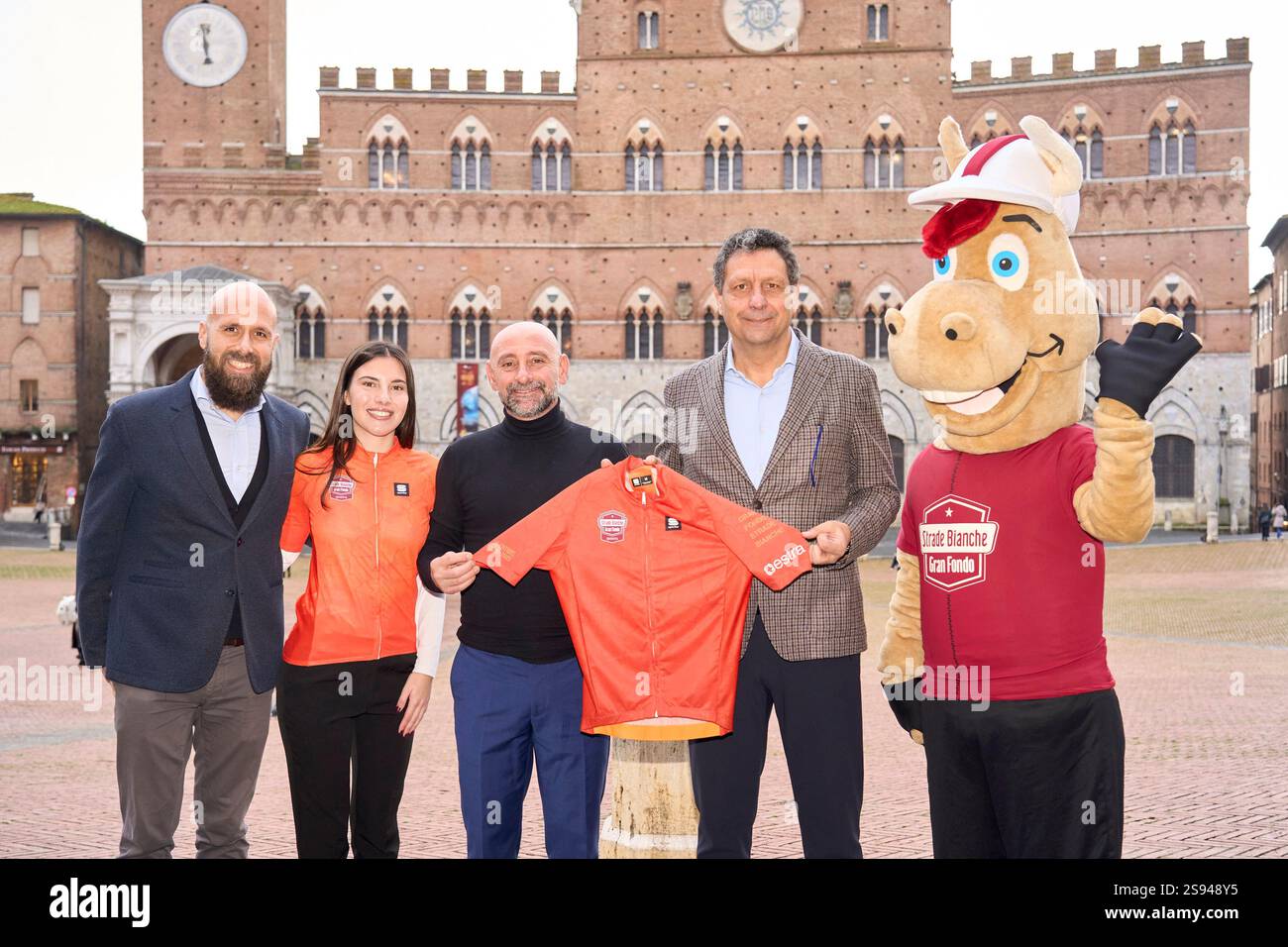 From left: Luca Onofrio, the new shirt, Paolo Bettini, Alessandro ...