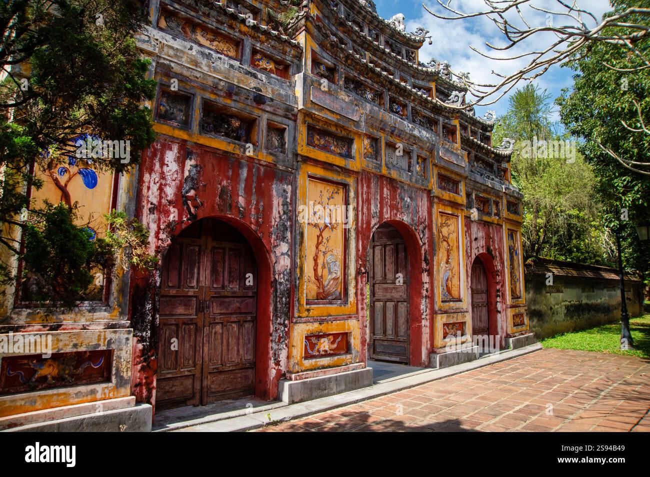 Historic buildings in the imperial citadel hue Vietnam Stock Photo - Alamy
