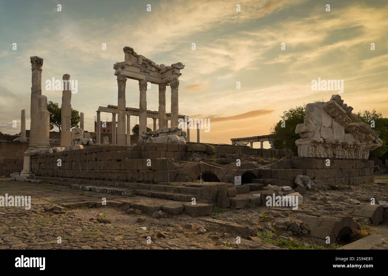 Acropolis of Pergamon. A journey to Turkey's important historical ...