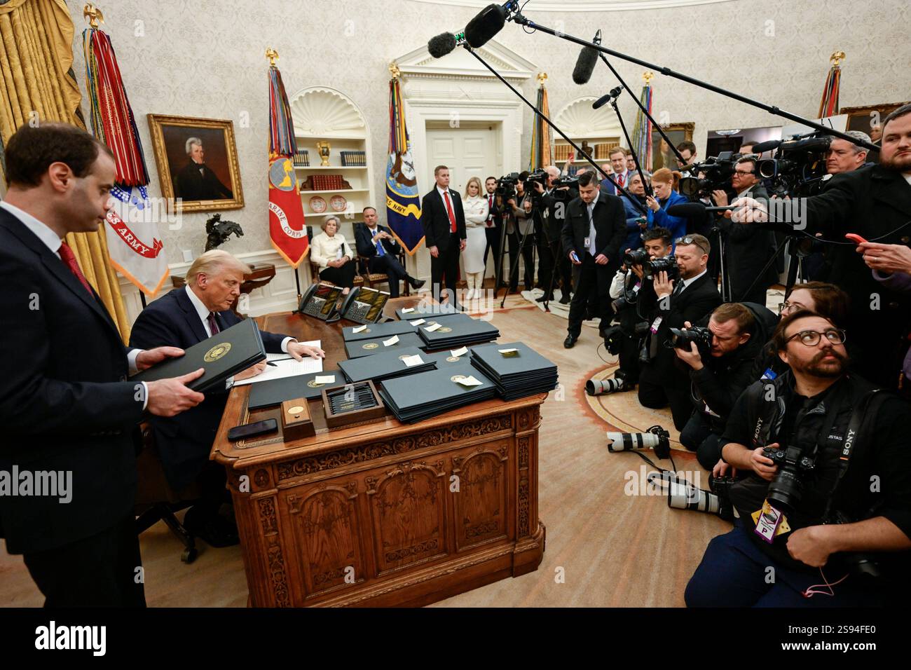 Office president american press hi-res stock photography and images - Alamy