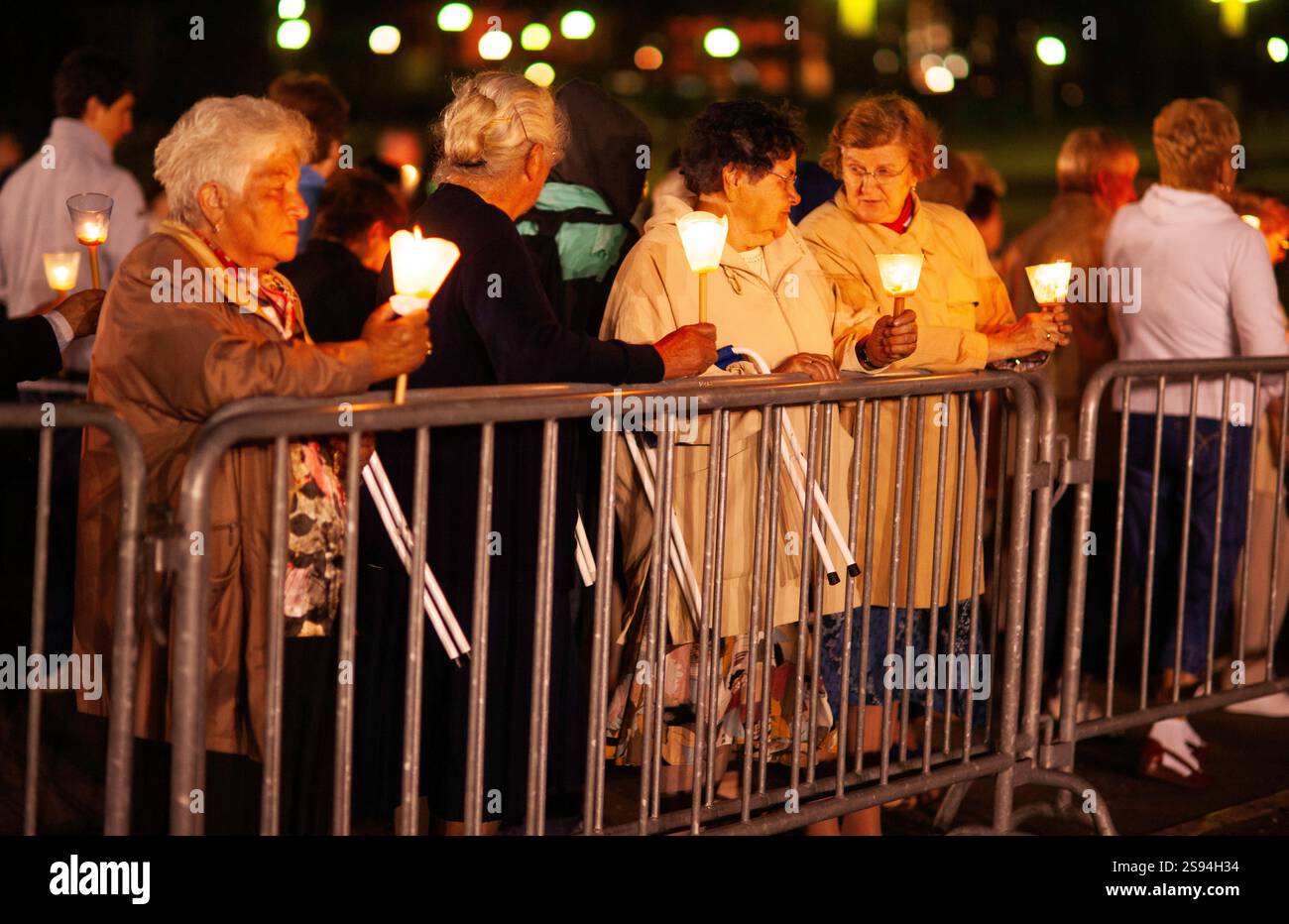 candlelight procession from Chapel of the Apparitions to the Basilica ...